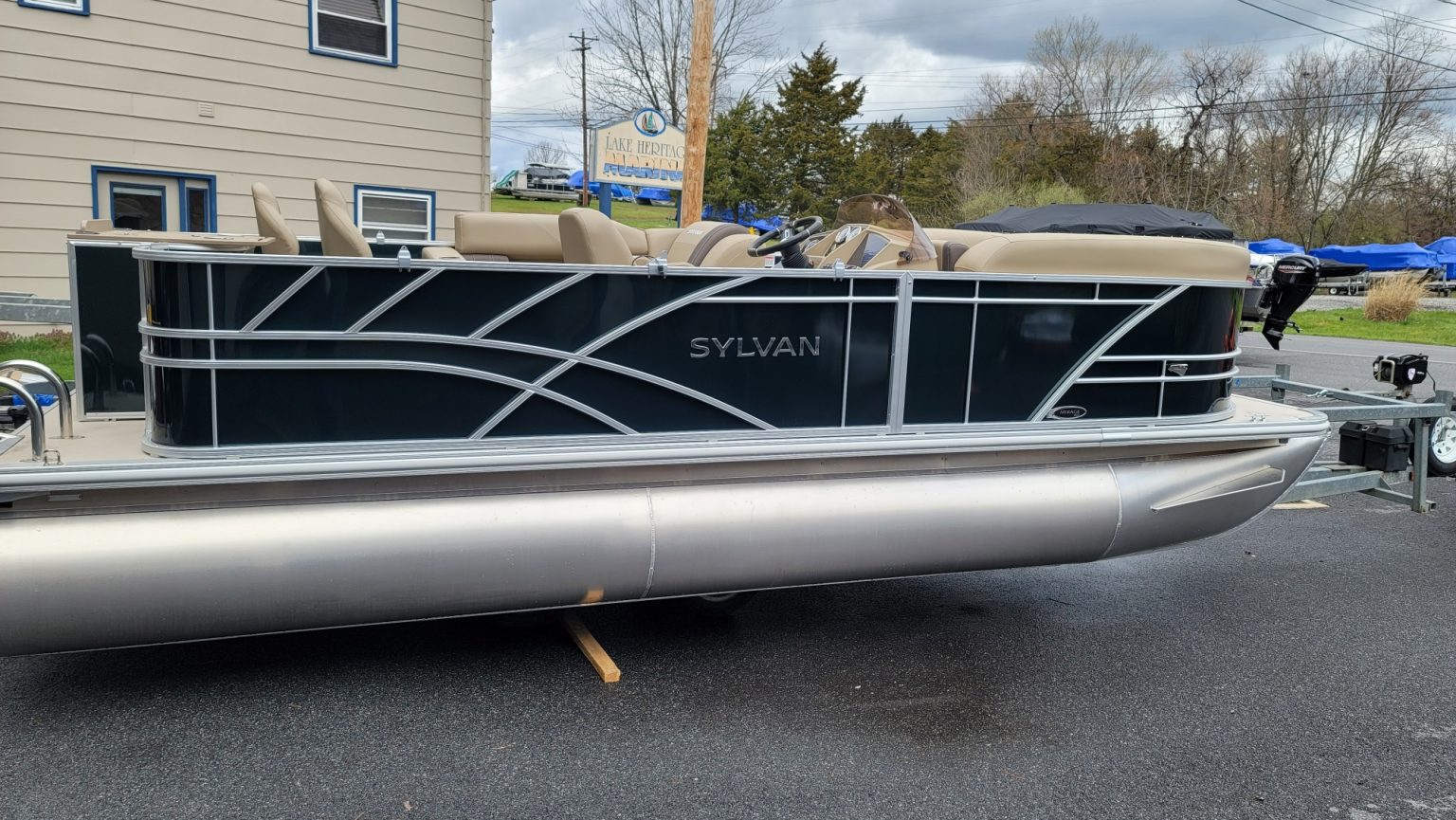 SOLD 2024 SYLVAN 820 PARTY FISH – Gettysburg Marine Center